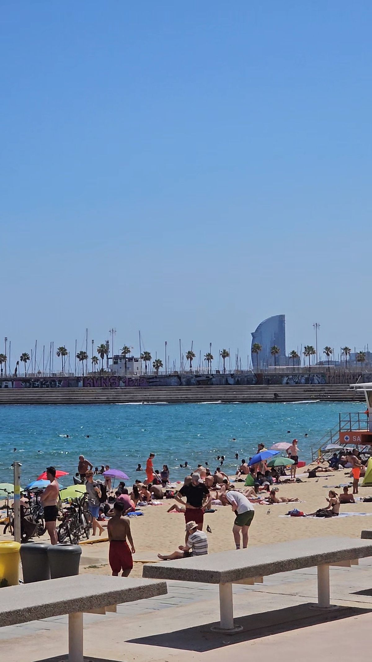 Playa, olores y aviones. Bye Barcelona. — Maria Luisa A. Pino P ...