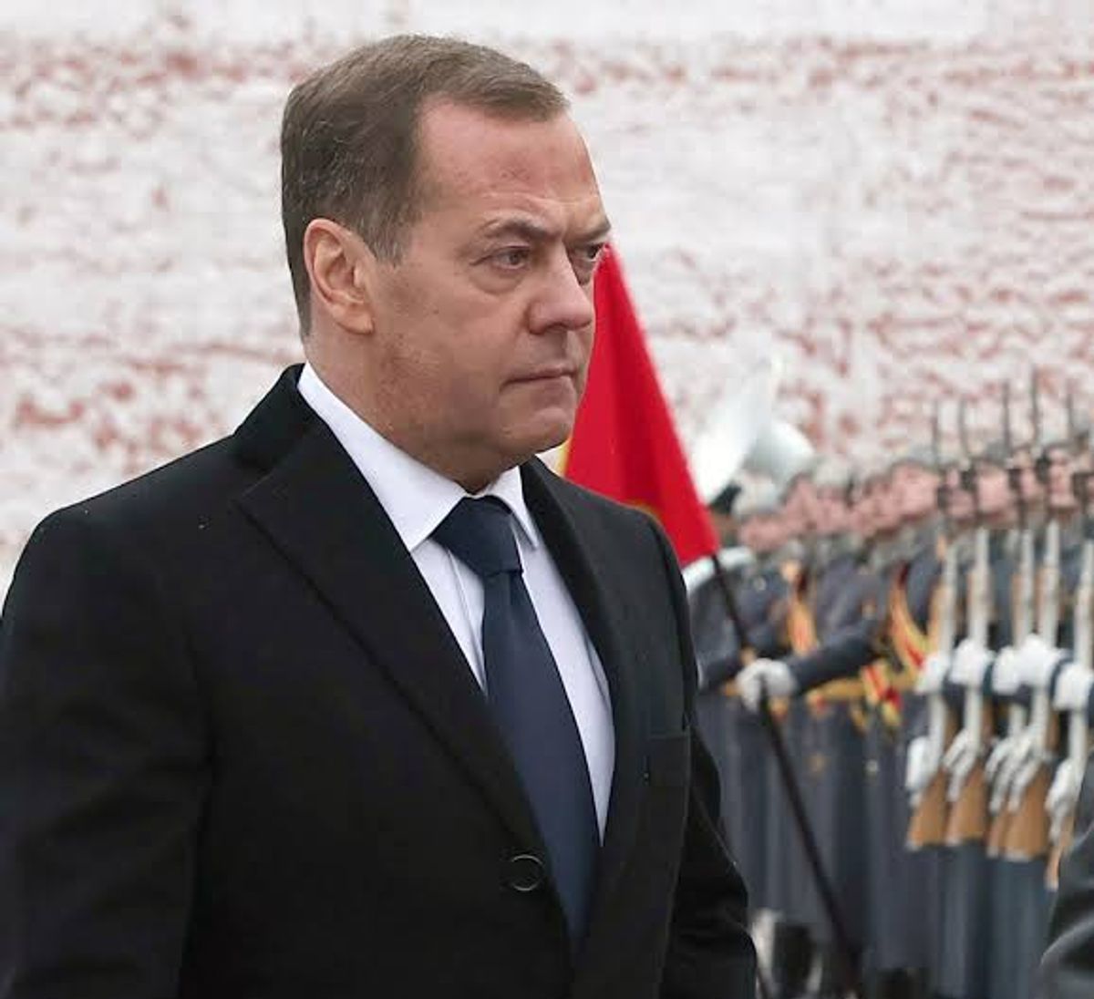 Medvedev souhaite qu'il n'y ait plus d'Ukrainiens pour adhérer à l'UE — Eric Lecomte - Buymeacoffee