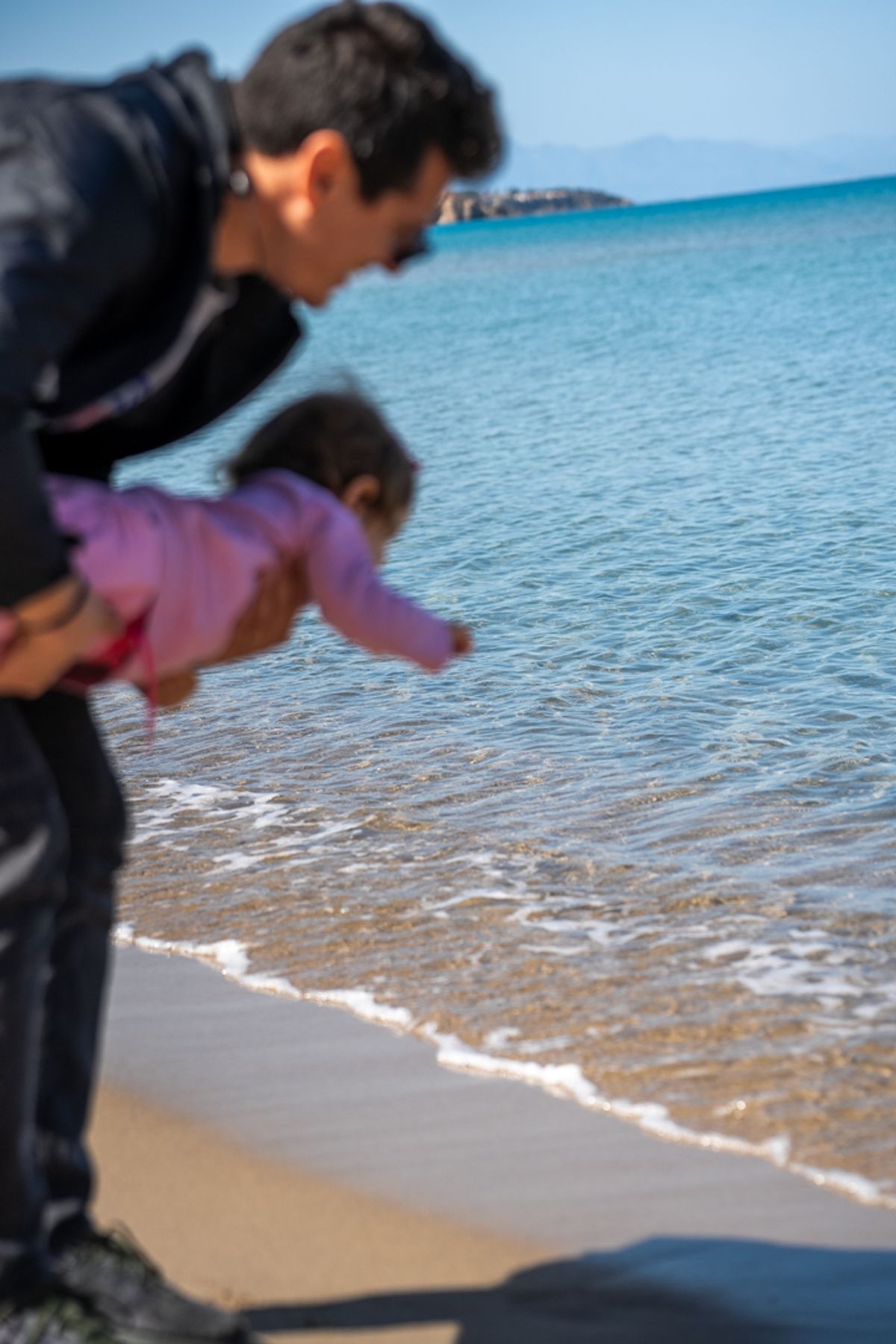 Tata la copil — Bebe pe tron/ Raluca Radu - Buymeacoffee