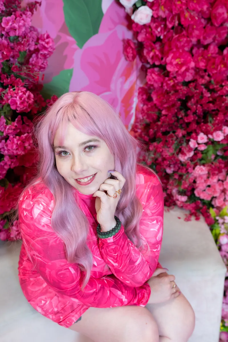 Ossiana Tepfenhart is writing, modeling, and podcasting - Buymeacoffee
