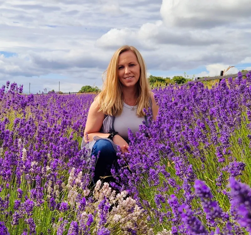 Jess Raue is the creator of Daydreamers Barn on YouTube - Buymeacoffee