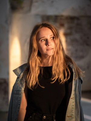 Dari Step is making travel videos and talking about the life in Russia!