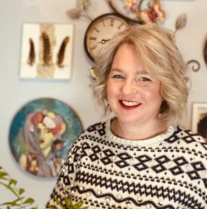 Susan Mccreevy is a mixed media artist who shares what she loves with ...