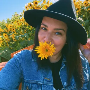 Hunter Elyse - Buymeacoffee