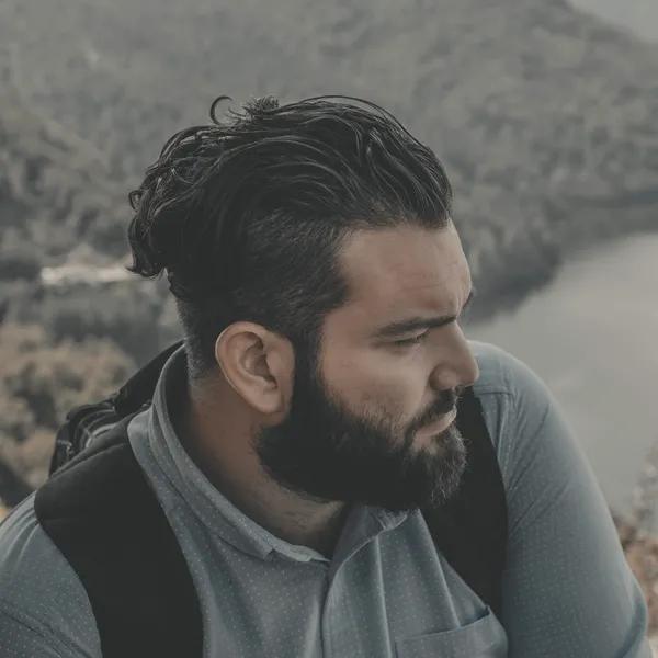 Rubén Ulloa is a youtuber creator and photographer - Buymeacoffee