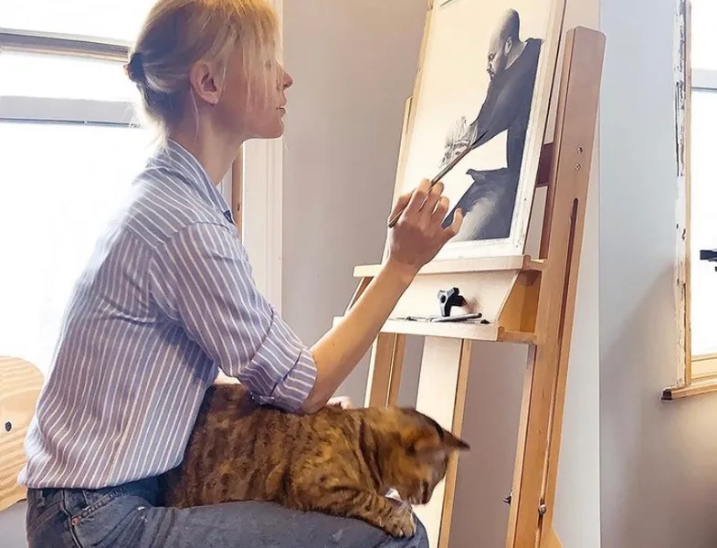 Lyasya Sinkovski is creating artwork and instructional videos