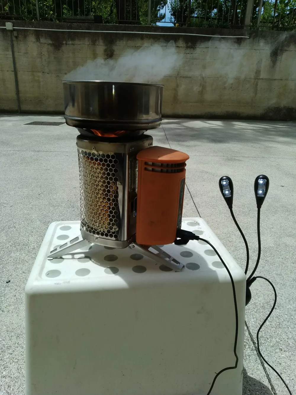 How to convert a broken kerosene fueled stove into wood-energy stove — bioesviluppo di Renato ...