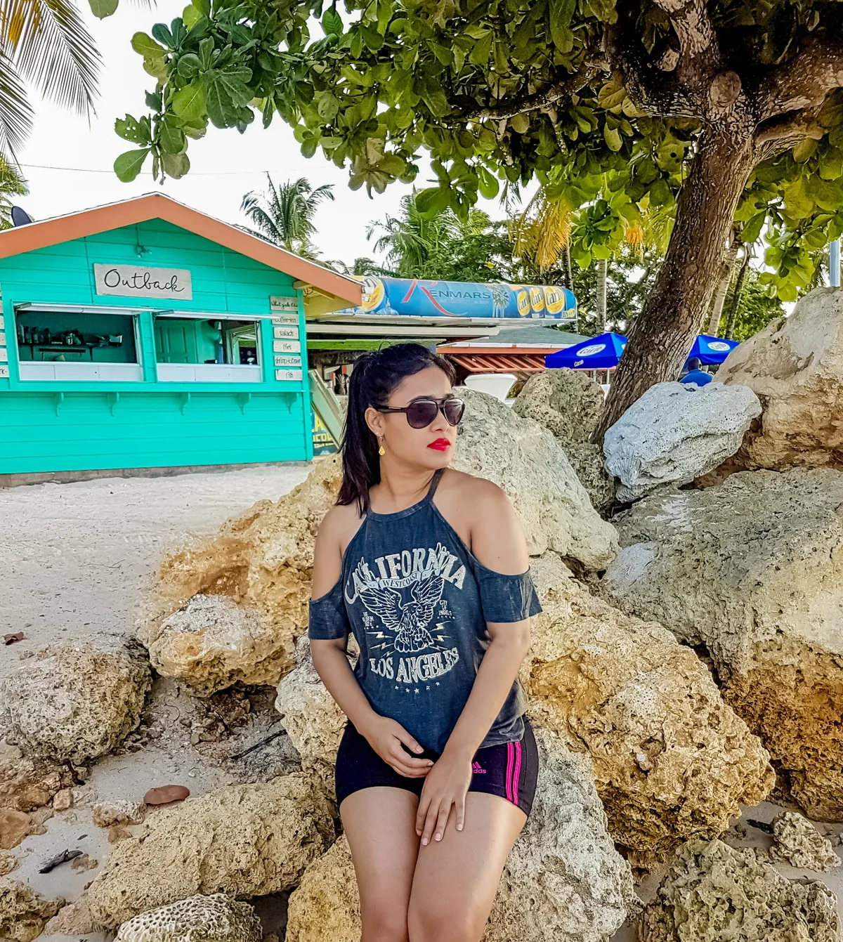 Laura Manoo is a Trinidadian Youtuber - Buymeacoffee