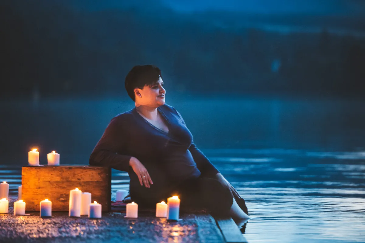 Emily Fraser (Em) is heartfelt singing/music, writing, connections ...