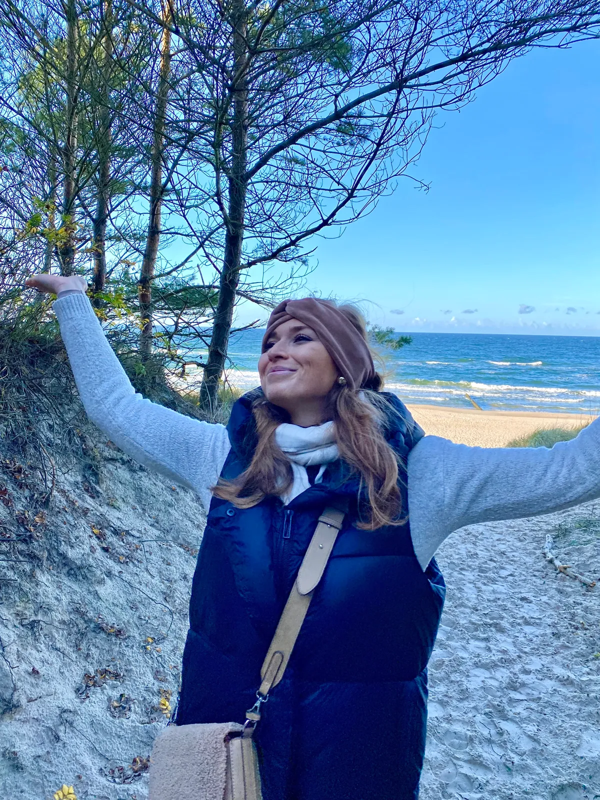 Anna Alder is Showing the world with small budget, modeling, spreading ...