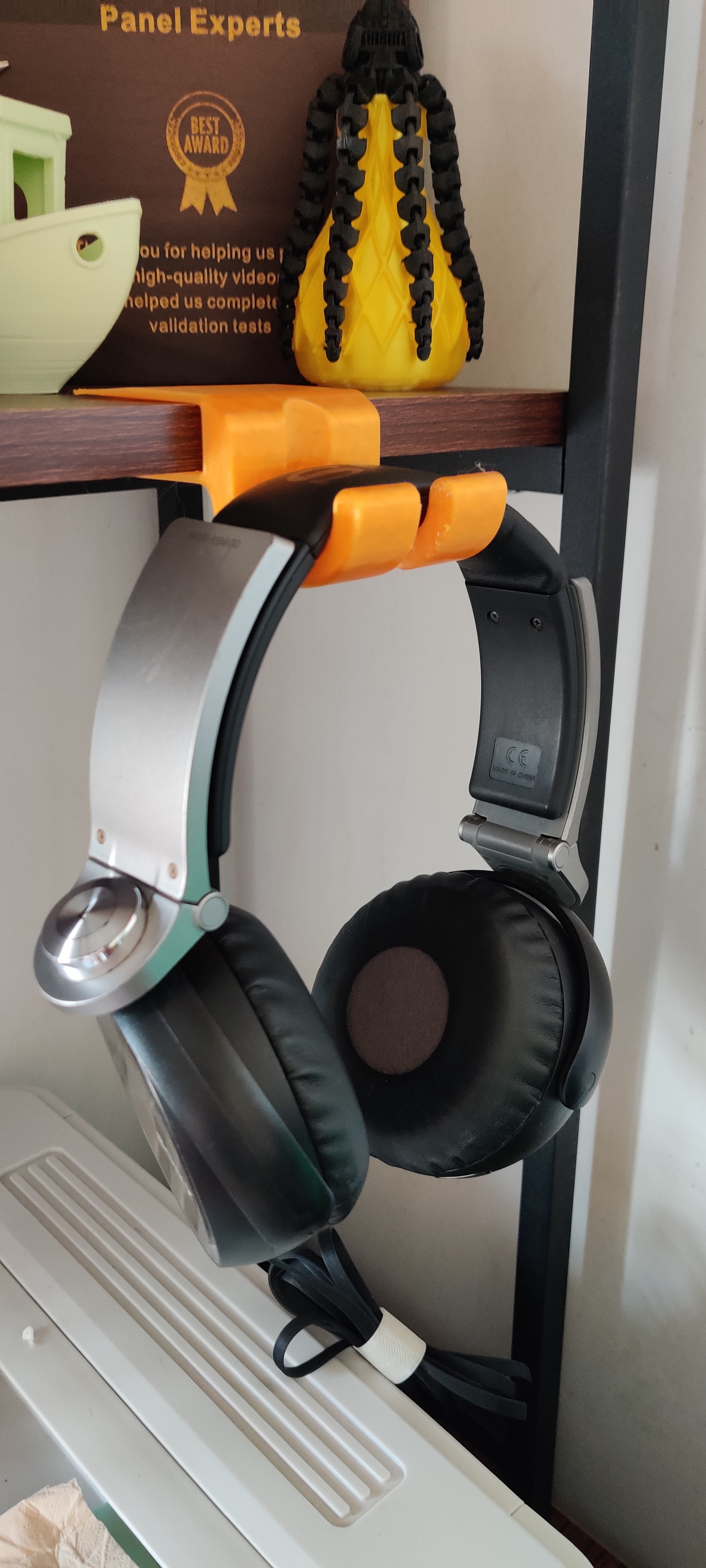 3D Printed Minimalistic Stylish Headphone holders — Mansoor Ali