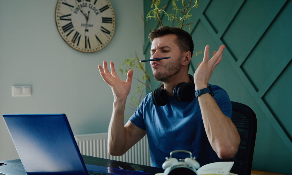 ¿Cuáles son los síntomas y causas más comunes del codo de tenista ...