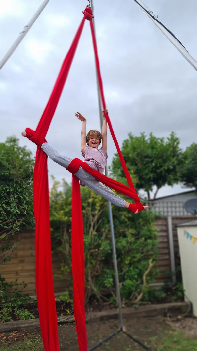 Bendy Lucky Luke is a young contortionist and aerialist, who also loves ...