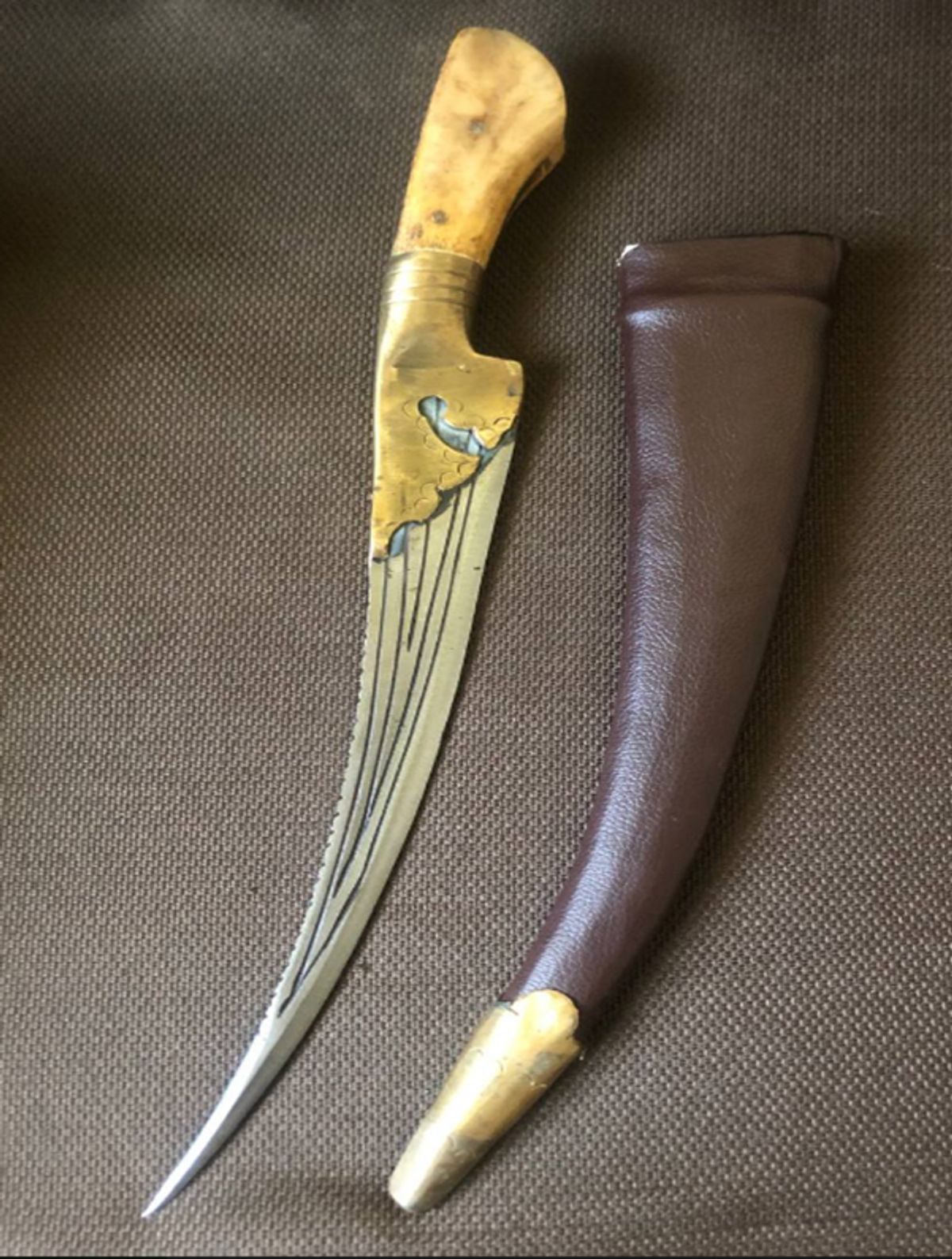 Pesh-kabz: Indo-Persian knife / dagger — @shipcod3 - Buymeacoffee