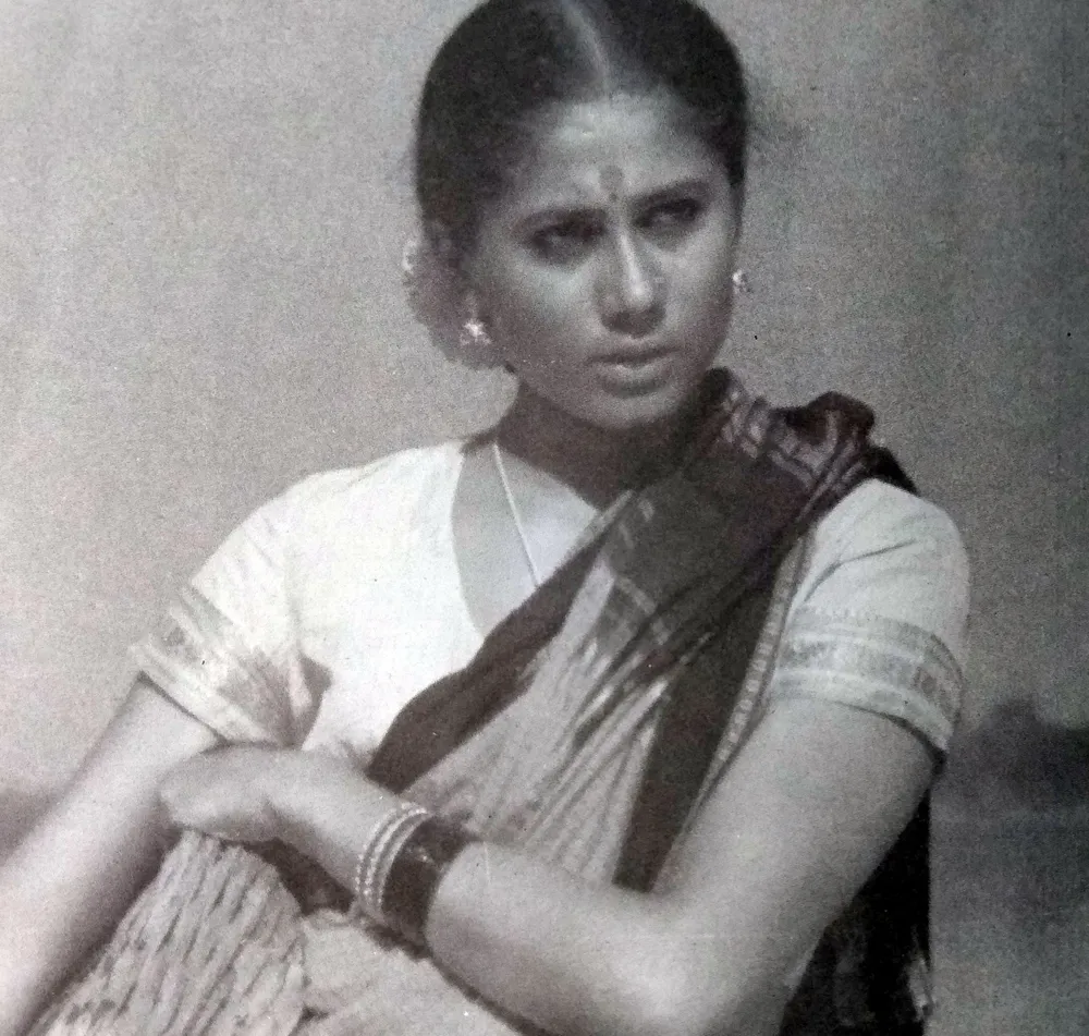 Smita Patil: A Rare album — SYED MOHD IRFAN - Buymeacoffee
