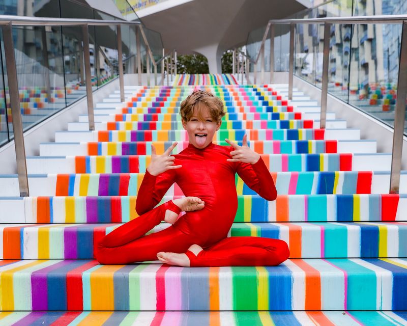 Bendy Lucky Luke is a young contortionist and aerialist, who also loves ...